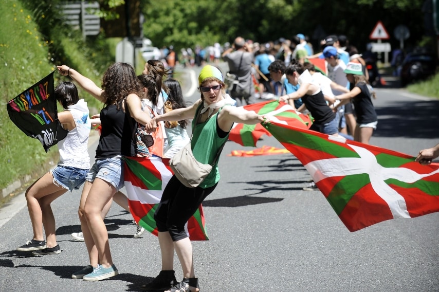 Paesi Baschi, in 100.000 formano una catena umana per chiedere l ...