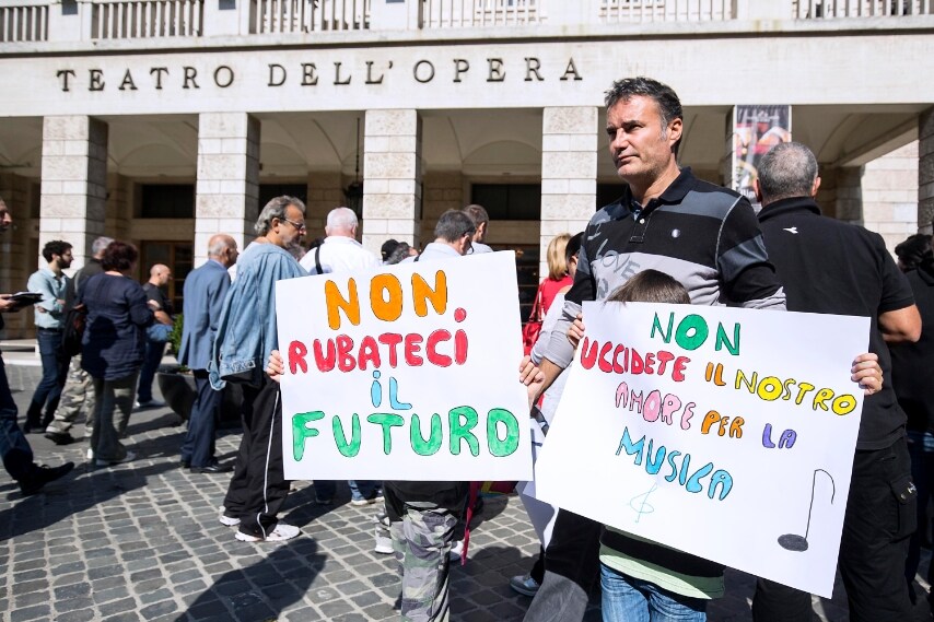 Teatro dell'Opera, protesta per il licenziamento dei musicisti