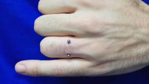 I piercing al dito sostituiscono le fedi nuziali