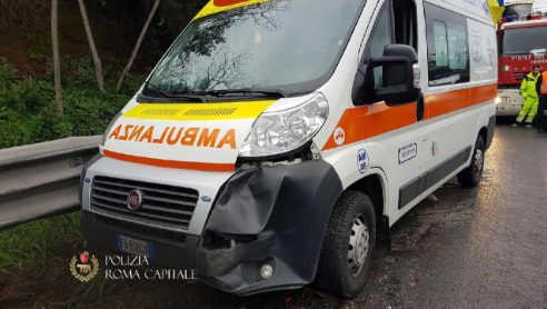 Roma, grave incidente stradale sulla via Pontina