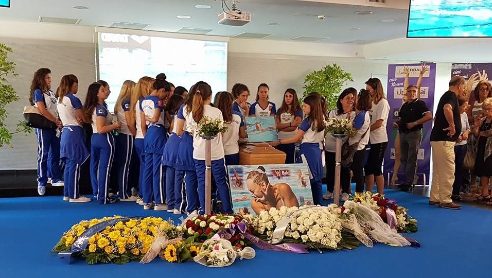 Noemi Carrozza, l'ultimo ciao della squadra alla campionessa di nuoto ...