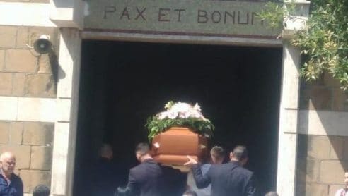 Funerali di Elisa Ciotti a Cisterna di Latina, amici e parenti si ...