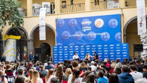 Napoli celebra la sua rinascita con l'arte