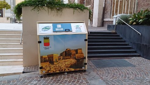 A Napoli nuovi cassonetti e cestini dei rifiuti "intelligenti"