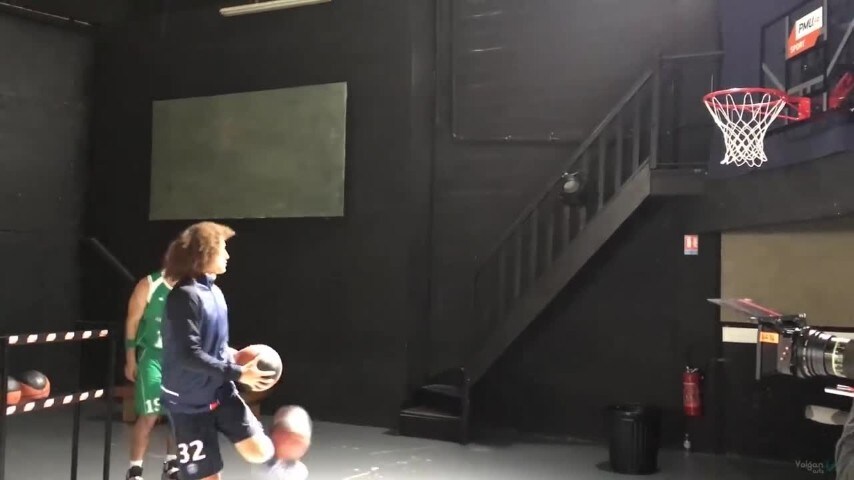 David Luiz quasi infallibile a canestro