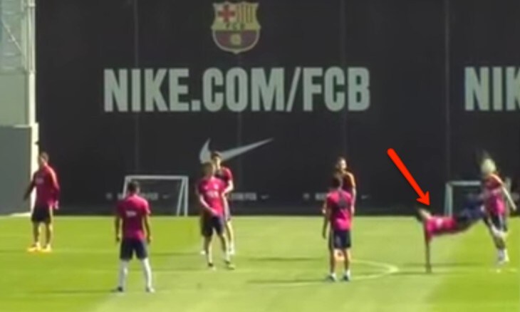 Barcellona, la spettacolare rovesciata di Neymar in allenamento