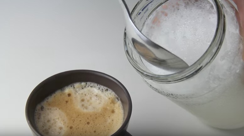 Come preparare la schiuma per il caffè in pochi secondi