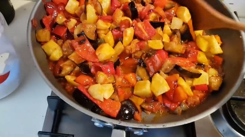 Caponata: le verdure fritte incontrano un'irresistibile salsa