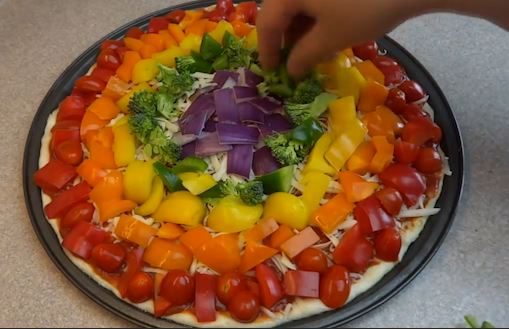 How to make a rainbow pizza: a colored recipe