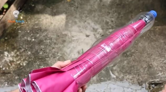 DIY umbrella cover from plastic bottles