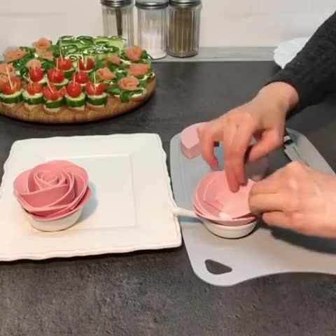 Roll up the ham and make a beautiful rose: a unique appetizer recipe