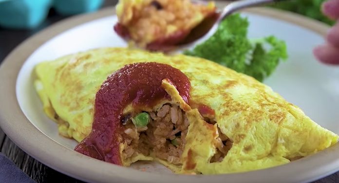 Omelette rice with mushrooms: enjoy this good meal