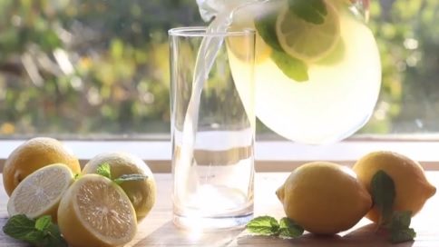 How to make a fresh homemade lemonade
