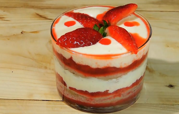Tiramisù alla fragola con crema di ricotta: il sapore è delizioso
