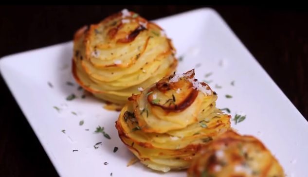 How to bake rose-shaped potatoes