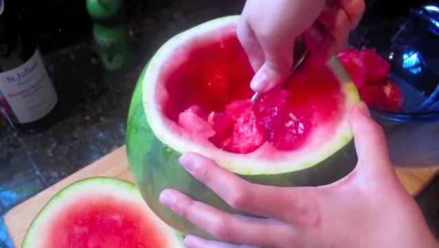 Empty the watermelon and make a refreshing drink