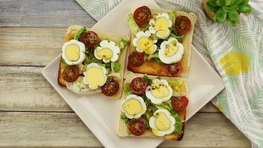 Flower toast: a unique idea to serve lunch to your kids!