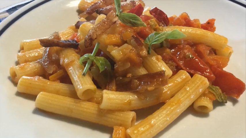 Pasta con pomodorini e guanciale croccante: la ricetta del primo piatto ...