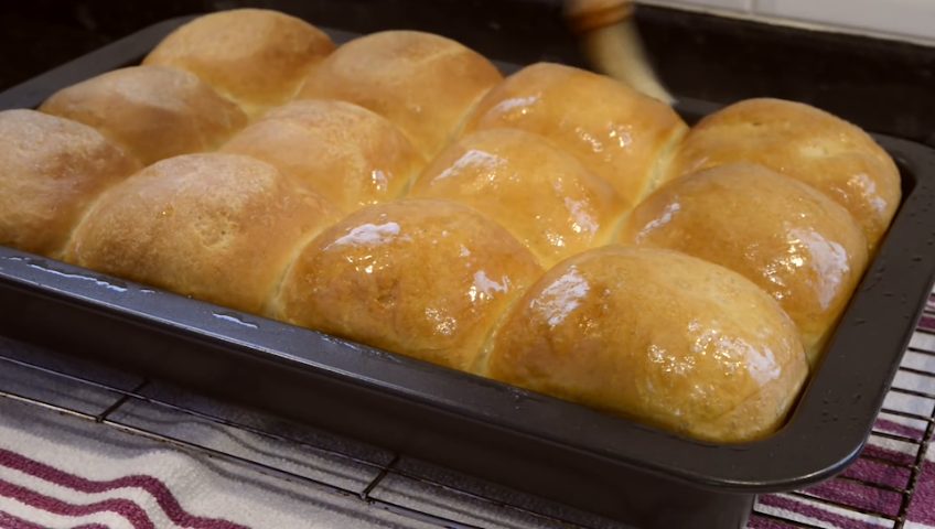 Dinner Rolls: light, fluffy and buttery, impossible to resist