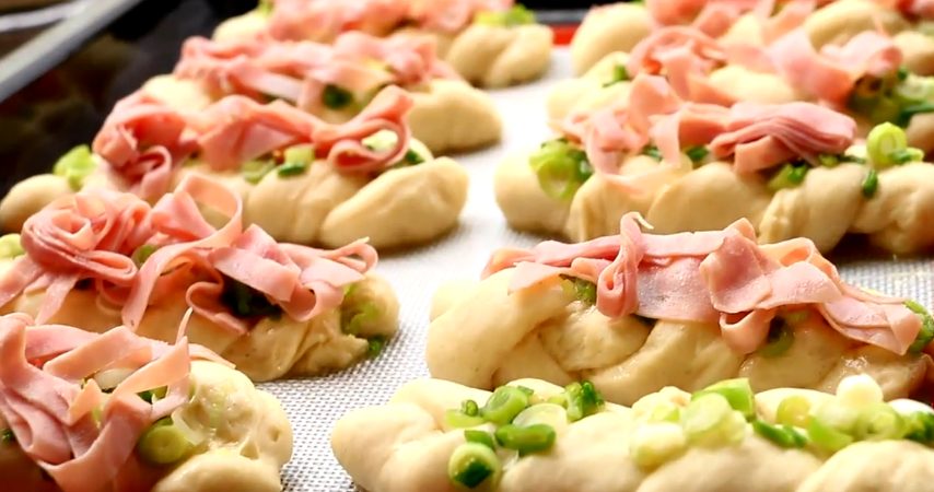 How To Make Chinese Bakery Style Ham and Onion Bread Rolls