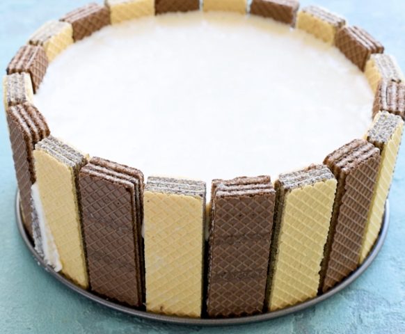 Torta wafers: l'idea perfetta per stupire con un dolce goloso e facile!