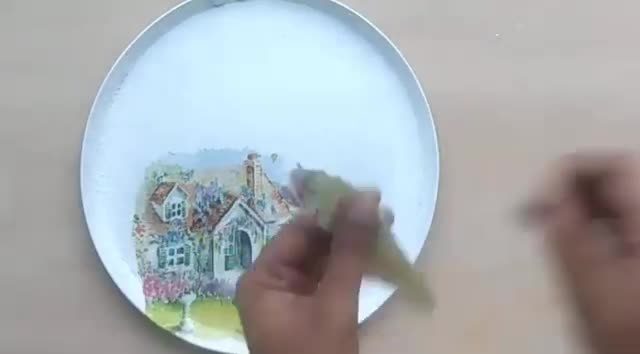 How to reuse an old pan: beautiful decoupage idea