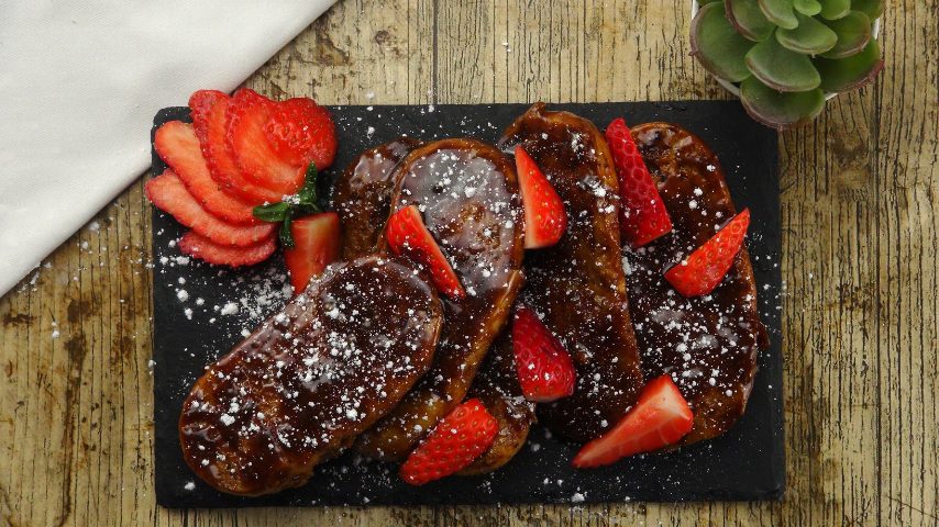 Caramel french toast: an easy recipe with no oven needed!