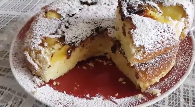 Apple Cake In A Pan: A Quick Way To Make A Delicious Dessert