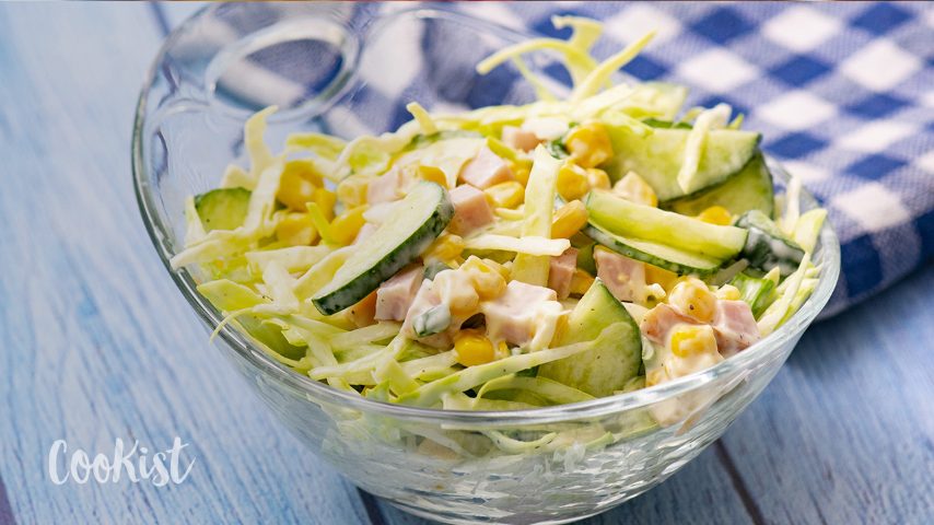 Cabbage and ham salad: ready in just minutes and full of flavor!