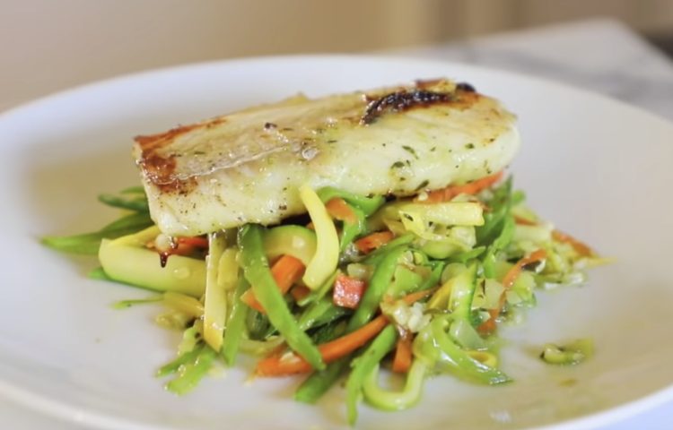 Cod fish with veggies stir fry: an amazing meal to make easily