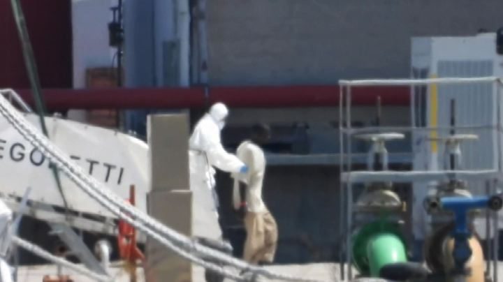 Caso Gregoretti, sbarcati dalla nave della Guardia costiera italiana i ...