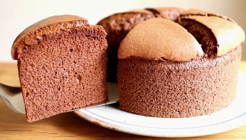 Chocolate chiffon cake: so fluffy and very very delicious