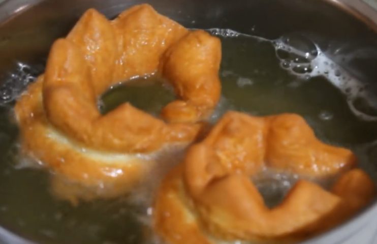 Guanti caleni: la ricetta dei tipici dolci fritti e gustosi