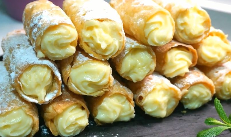 Crunchy custard cannoli: a mouthwatering dessert