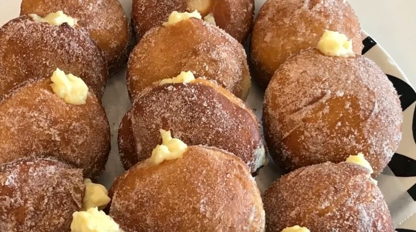 Stuffed cream bombs: a delight to enjoy your breakfast