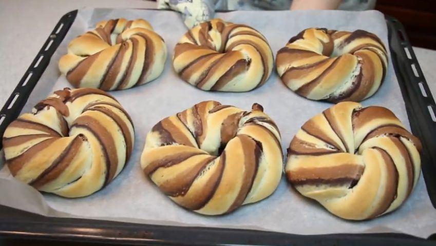 Super fluffy three-colored donuts: a snack that will make everyone happy