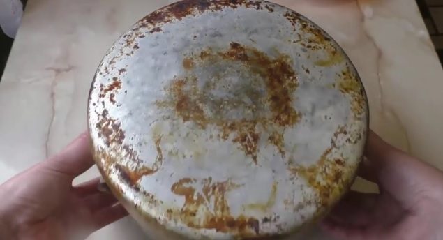 How to clean a scorched pot: a fast and effective method