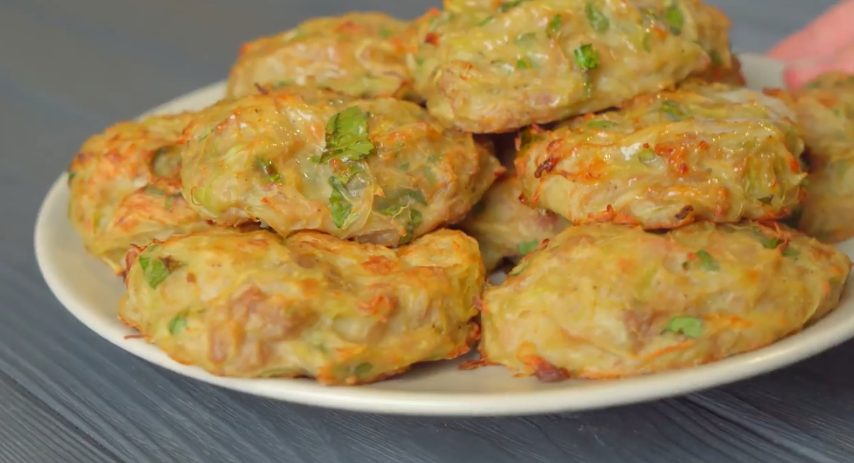 Cabbage baked patties: easy, quick and delicious