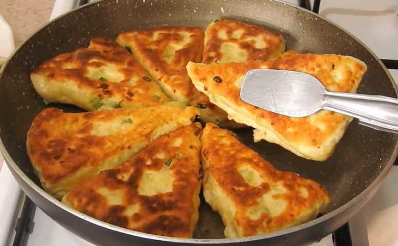 Bread cheese triangles: the easy recipe to enjoy your meal