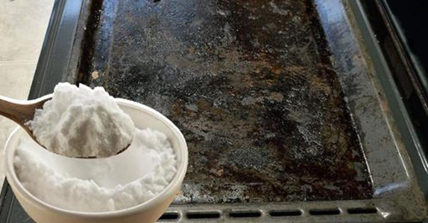 How to degrease and clean the oven pan