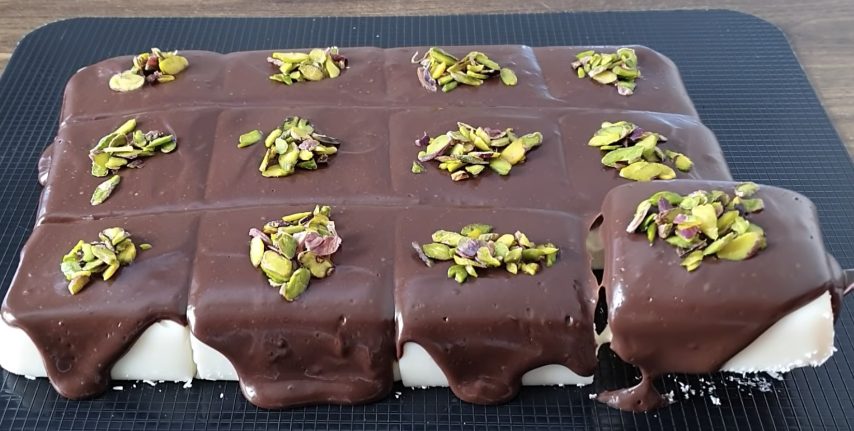 Pudding squares with chocolate: the delicious no bake dessert