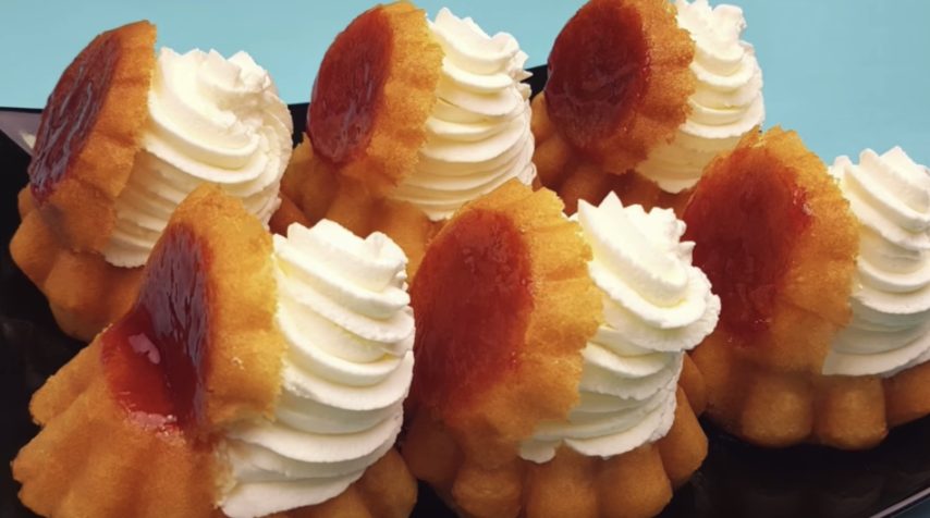 Mini savarin with whipped cream: the delicious and simple french recipe