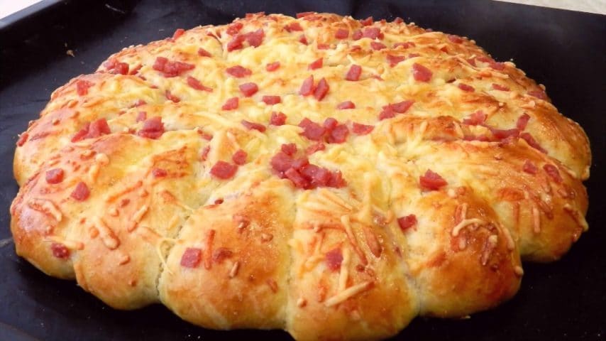 Salami fluffy bread: the savory recipe that everyone will love