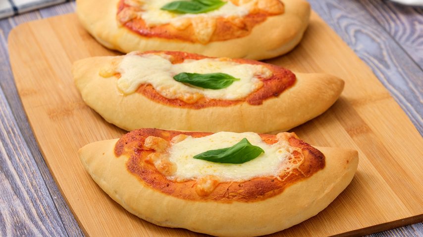 Pizza calzones: a delicious alternative to classic pizza!
