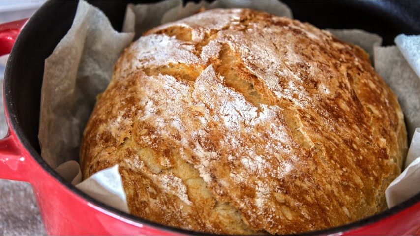 Pane cotto in pentola: la ricetta per averlo croccante fuori e morbido ...