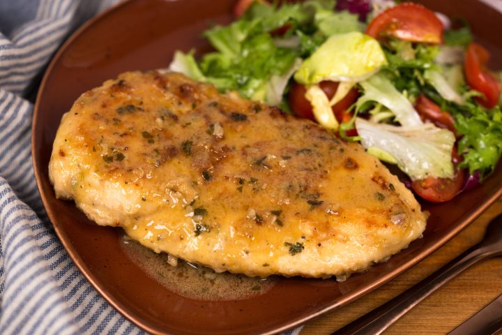 Pollo alla francese: la ricetta per cucinare un petto di pollo tenero e ...