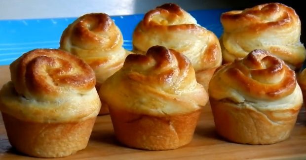 Rose buns: the original, beautiful and fluffy recipe