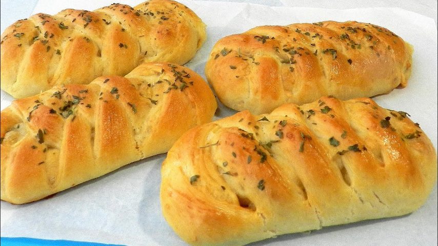 Braided dinner rolls: how to make them fluffy and delicious