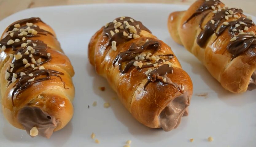 Baked stuffed cannoli: a delicious Italian recipe