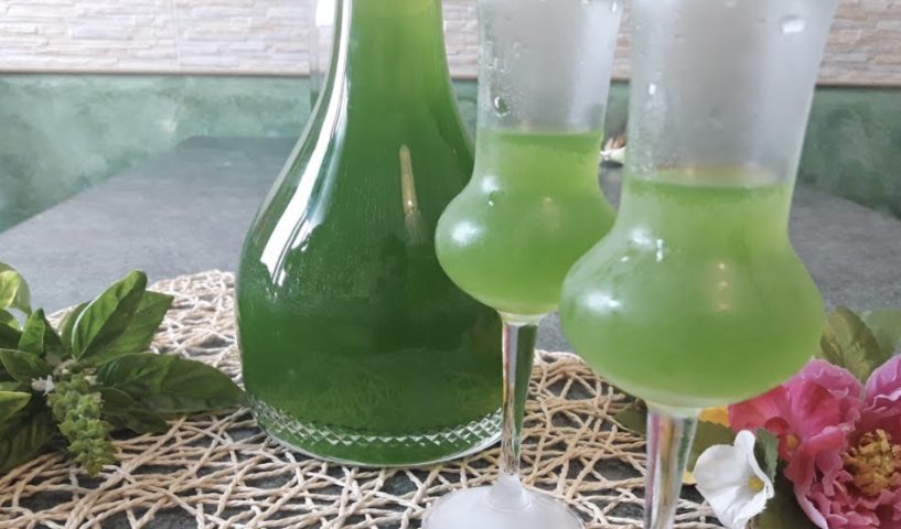 Basil liqueur: the simple and tasty recipe to make at home